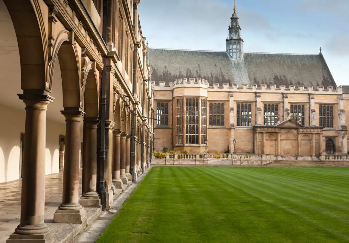 9 Best Cambridge Walking Tours You Can't Miss (2024)