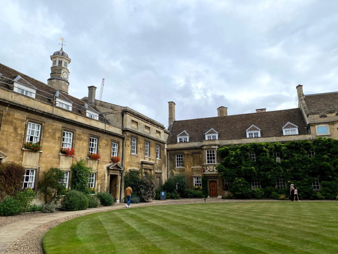 9 Best Cambridge Walking Tours You Can't Miss (2024)