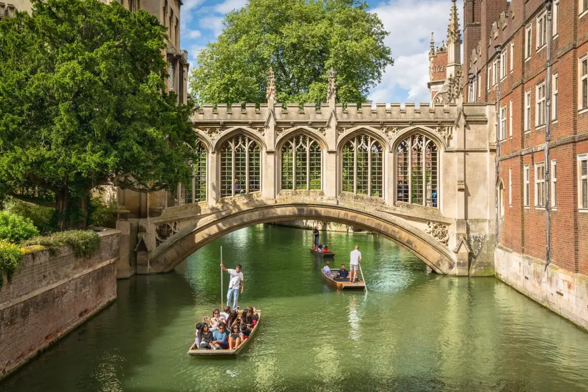9 Best Cambridge Walking Tours You Can't Miss (2024)
