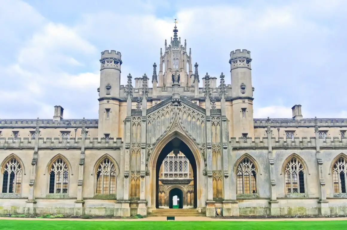 9 Best Cambridge Walking Tours You Can't Miss (2024)