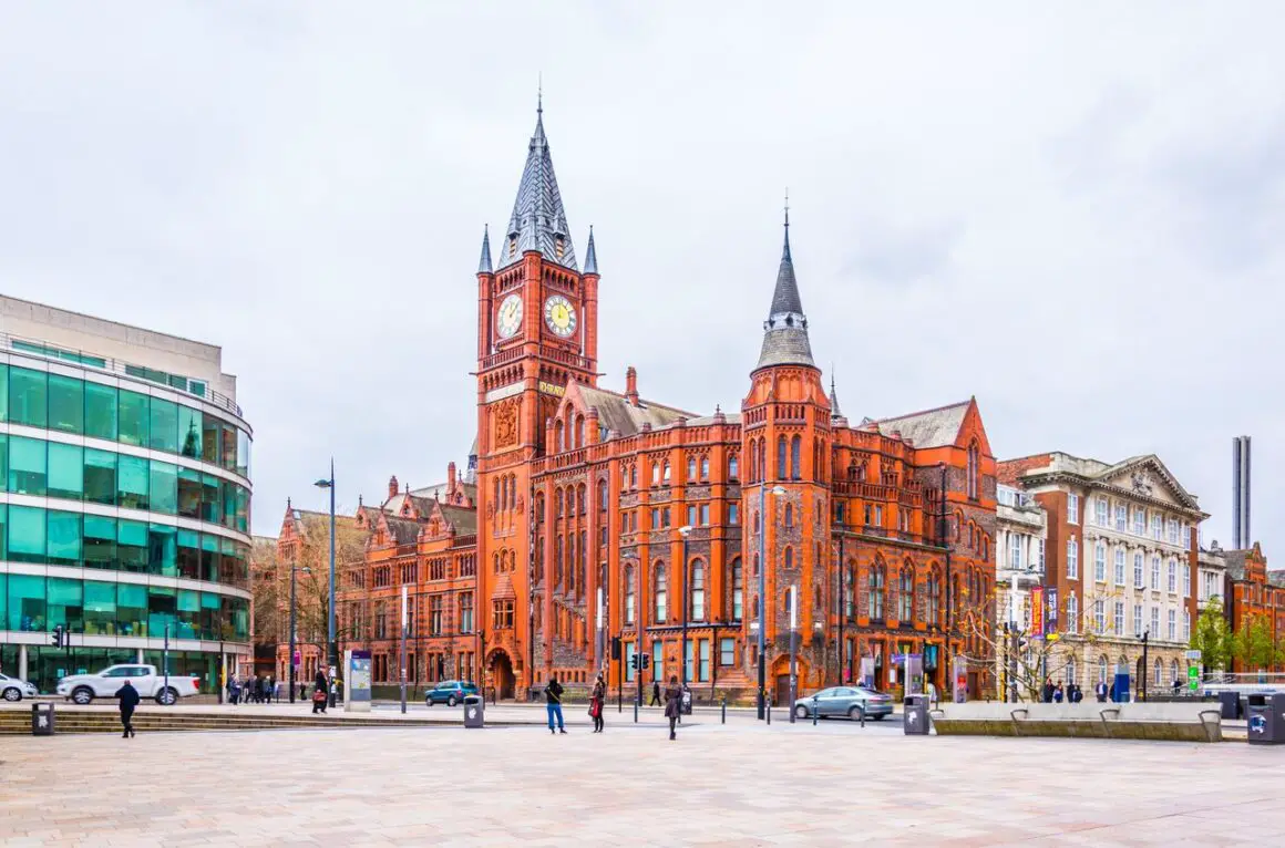 17 Pros and Cons of Living in Liverpool (2023 Edition)